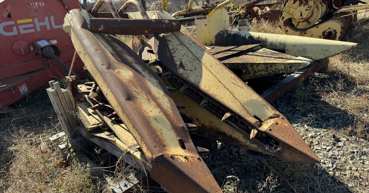 Used NH 717R1 chopper head at Baker and Sons Equipment Co.