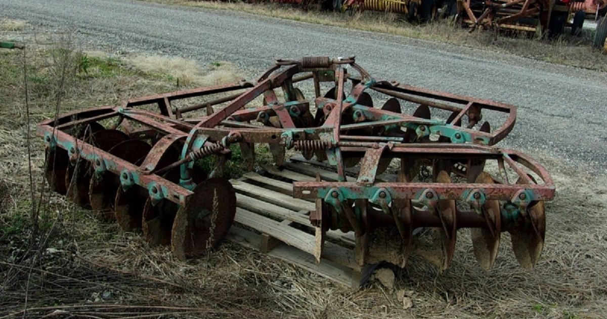 Used drag disc for sale at Baker and Sons Equipment